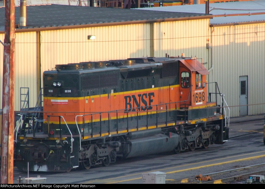 BNSF 1698